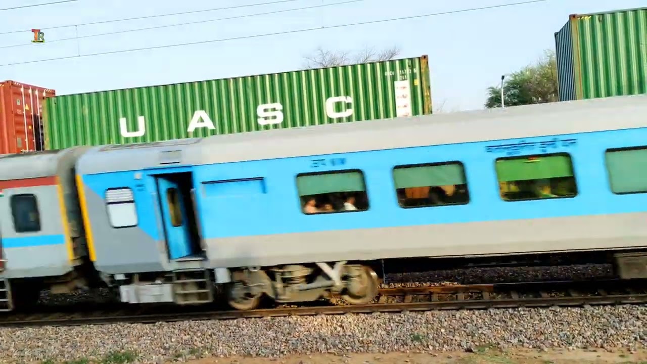 Ajmer Delhi Jan Shatabdi express train 12066 🚂🚃#indianrailway #railways ...