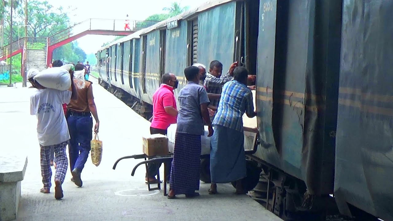 Bangladesh Railways goods carrying parcel Train are at jessore jn ...