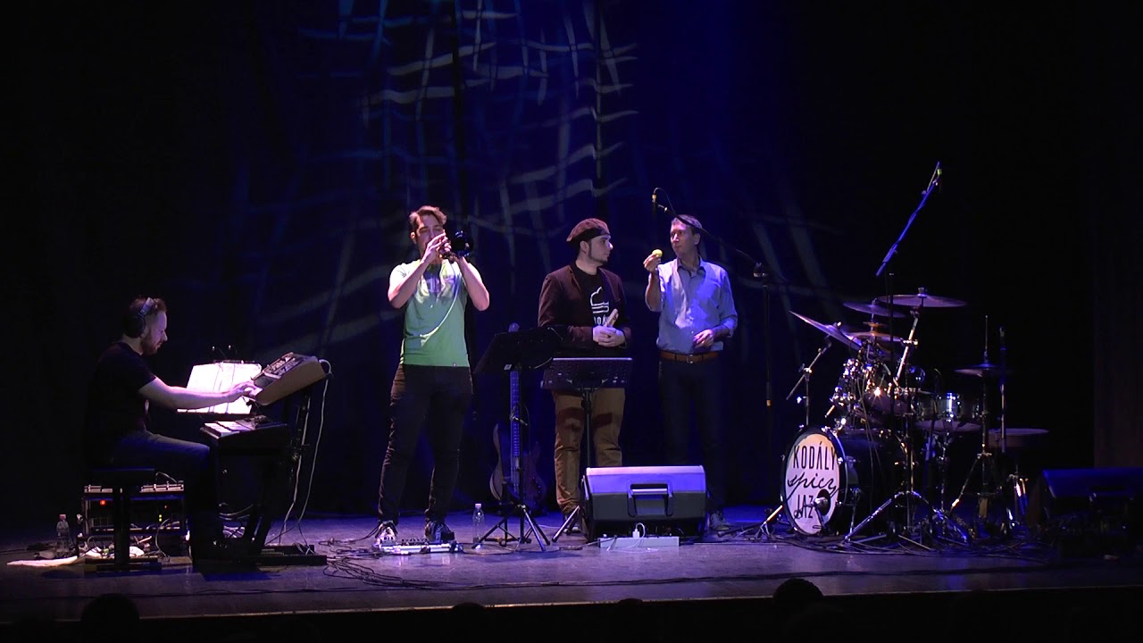 Kodály Spicy Jazz - Esti dal acoustic to Juli Fábián (Gyula live) - YouTube