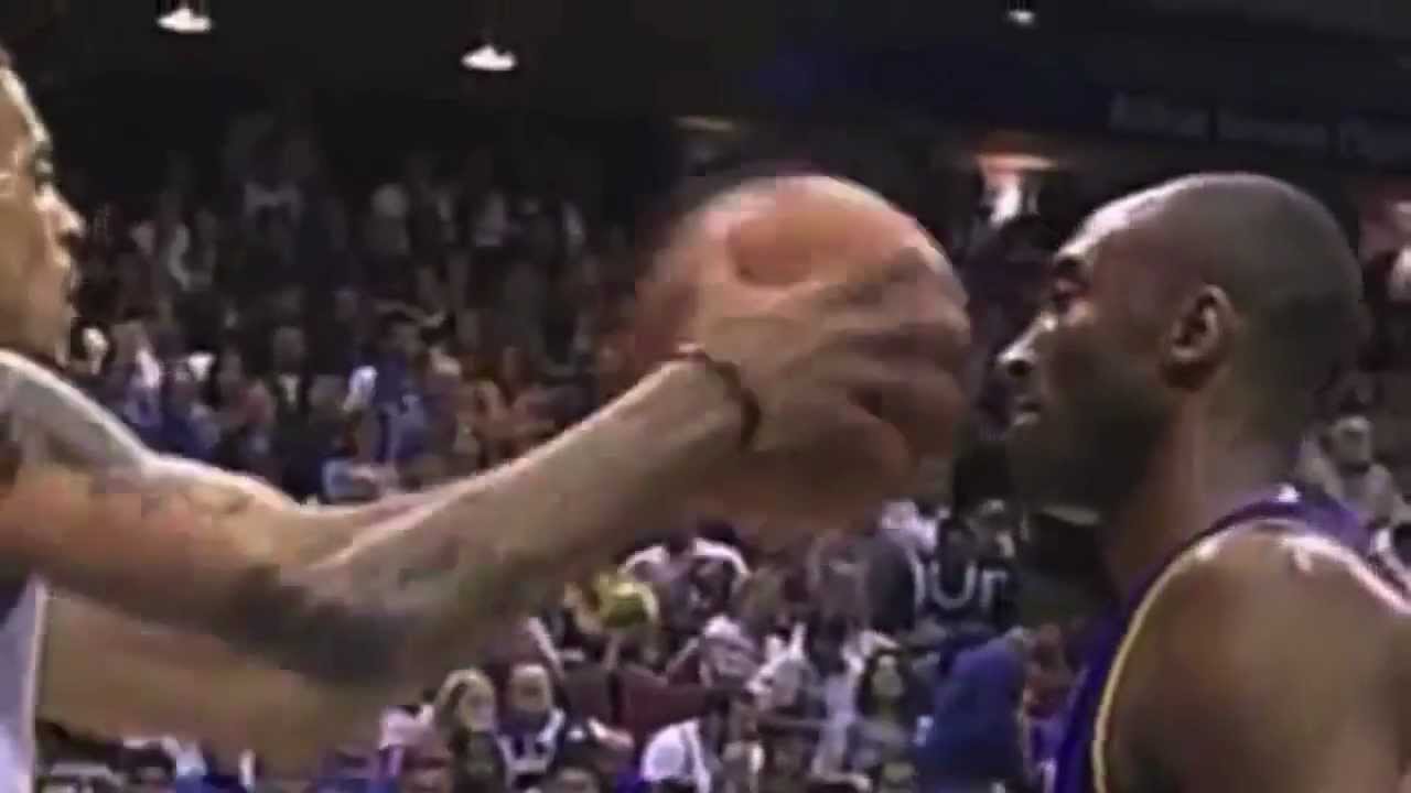 Kobe doesn't flinch Must watch - YouTube