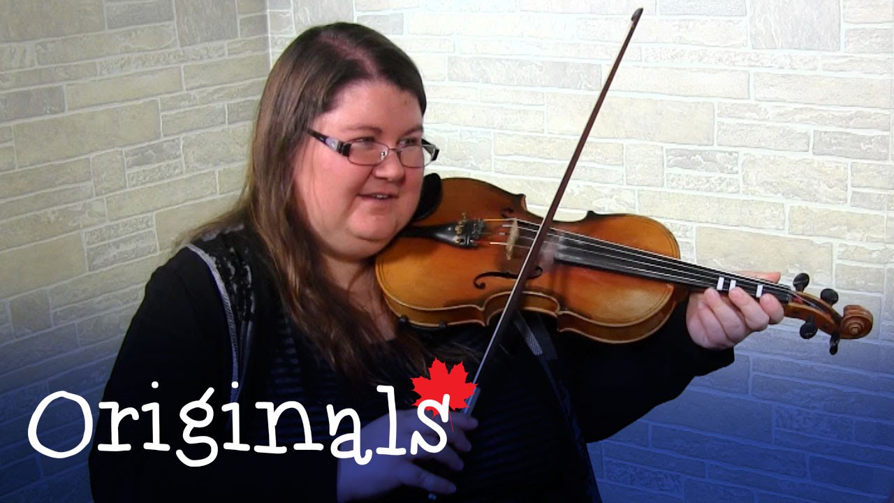 Staff Tries: Playing the fiddle - YouTube
