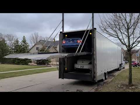 Le Mans Blue Metallic BMW E39 M5 unloading