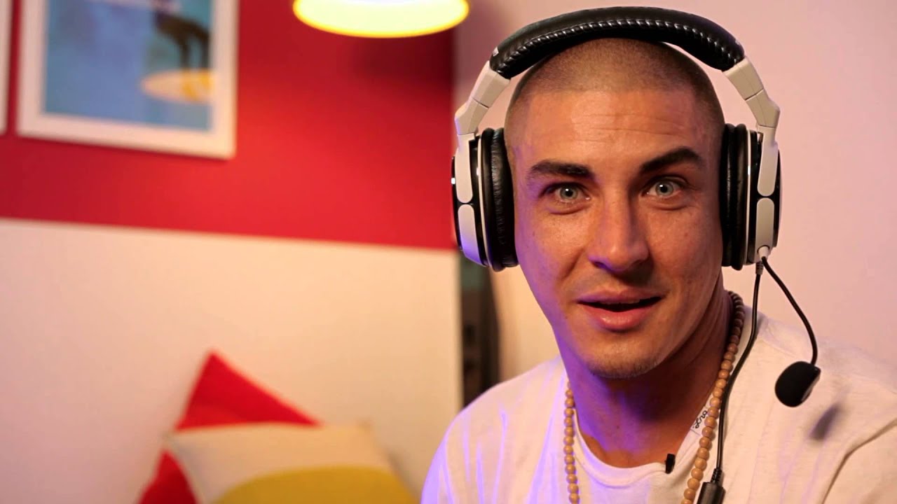 Bliss n Eso's Eso & DJ Izm playing fans on Call of Duty Ghosts ...