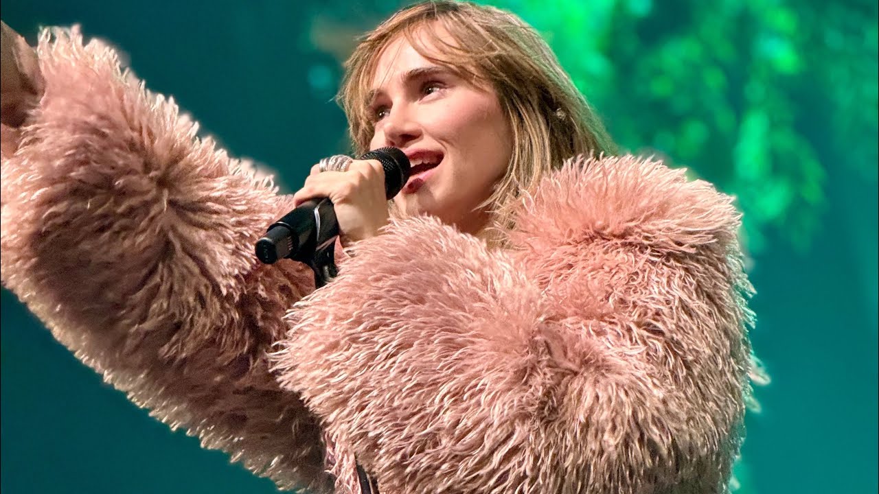 Suki Waterhouse - Good Looking (Live) - YouTube