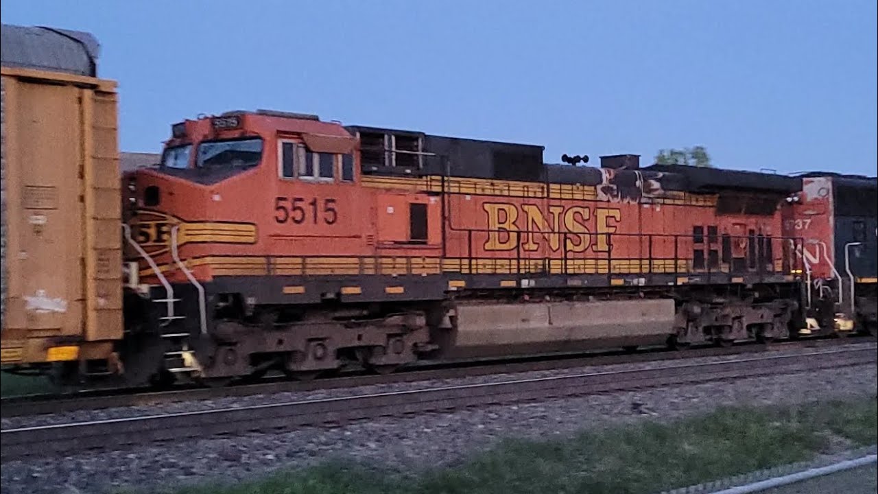 (Late!) (H2 BNSF!) CN 271 - 5737 & BNSF 5515 At Tansley In Burlington ...