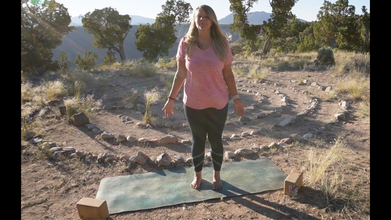 15 minute flow beginner yoga for over 40 - 30-day yoga challenge - Day ...