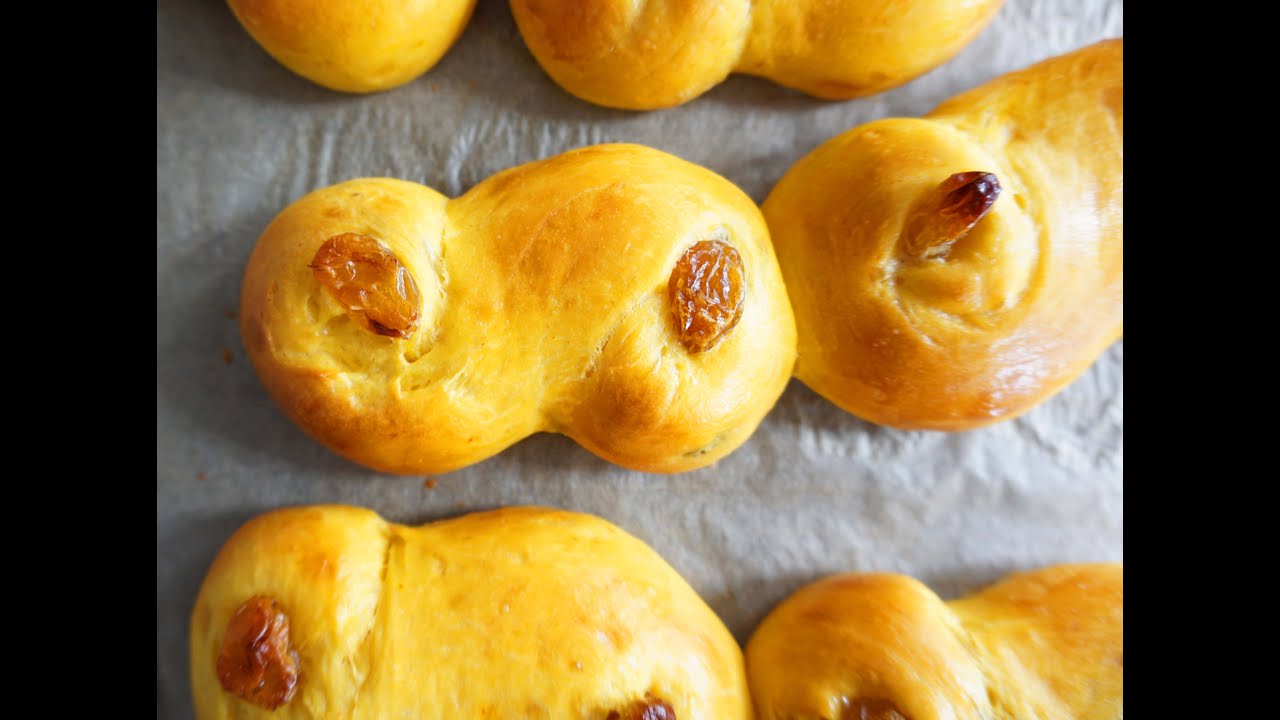 How to shape Swedish Lucia buns - YouTube