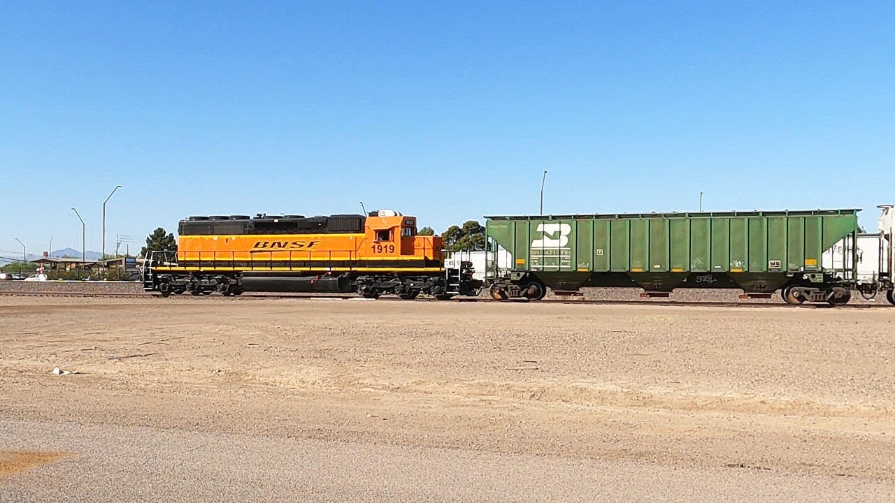 BNSF 1919 Runs a Switching Operation at Peoria Arizona - YouTube