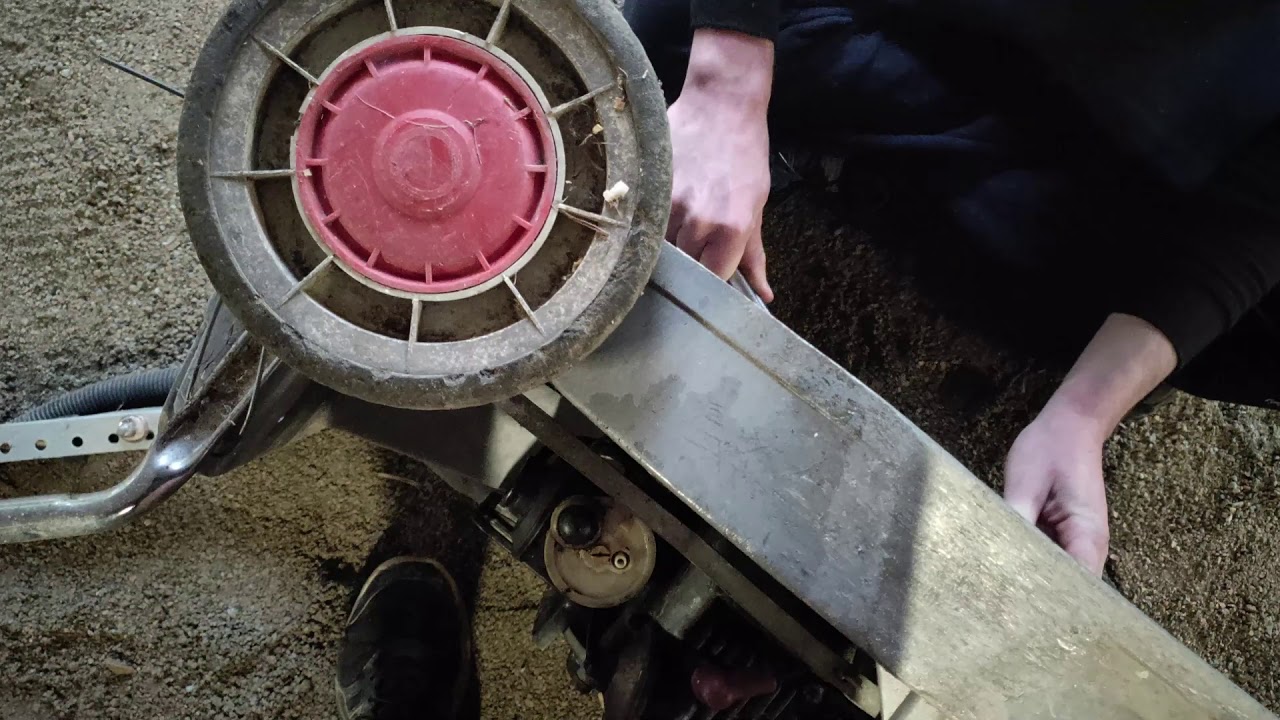 Pros on the Victa 2-Stroke Mower | Operation Victa - YouTube