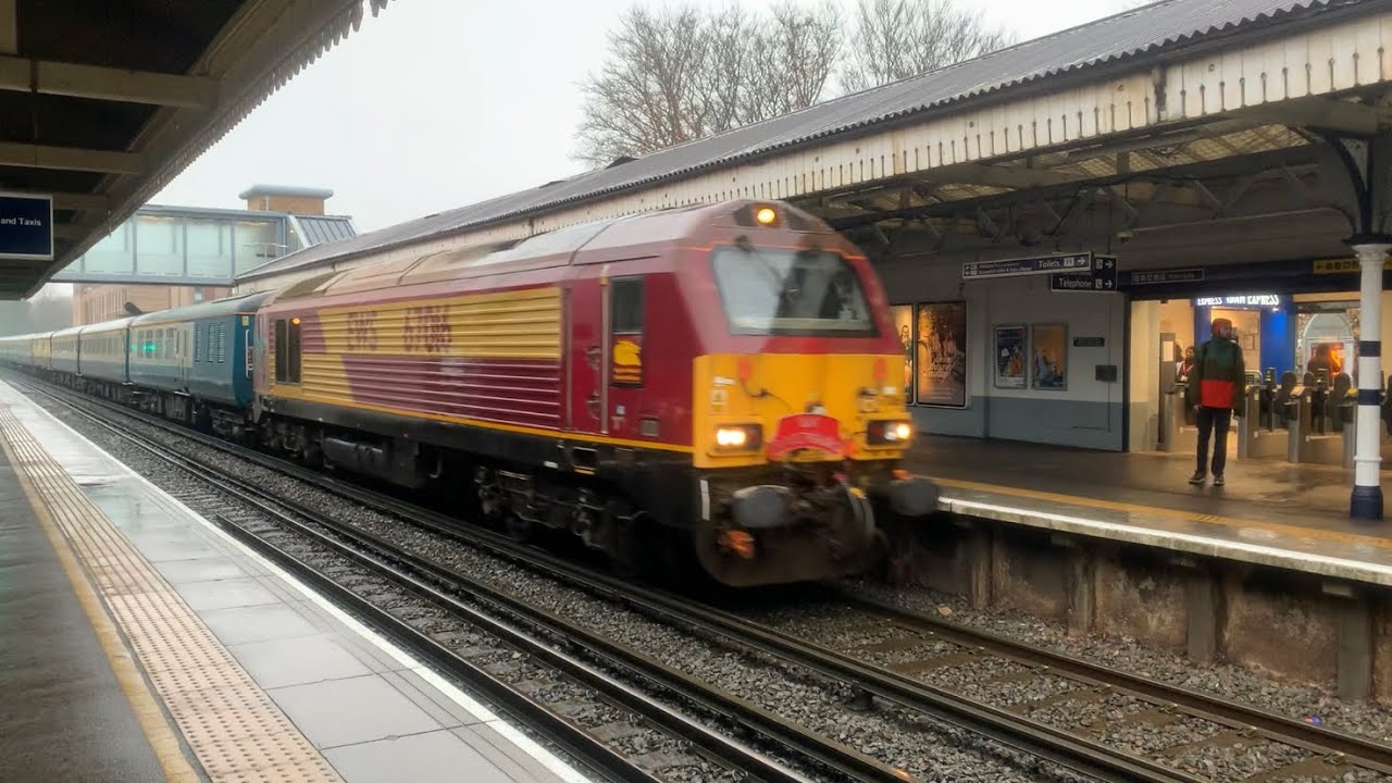 Class 67 | 67016 | DB - EWS Livery | Festive Winchester Rail Tour ...