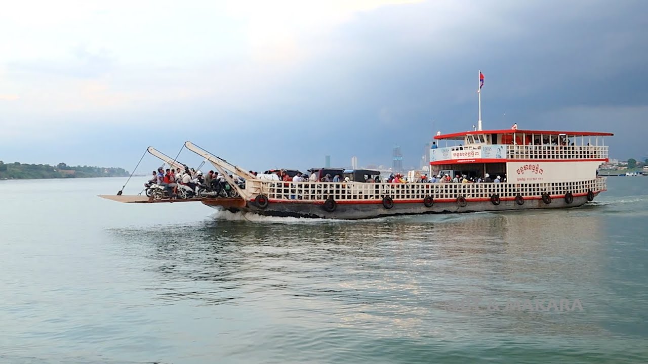 Ferry from Svay Chrum to Chroy Chongvar Phnom Penh City - YouTube