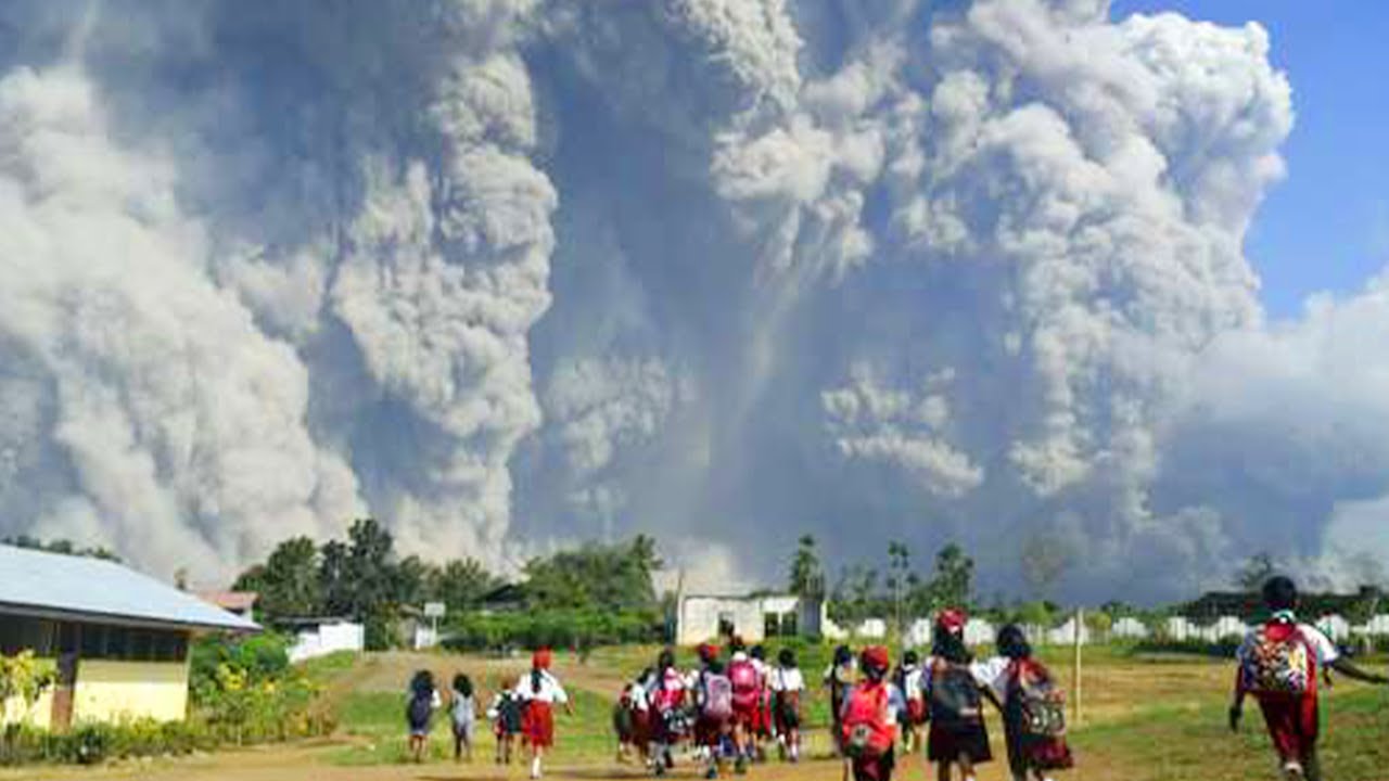 MONSTER woke up! Scary Volcano Eruption of Semeru in Java island ...