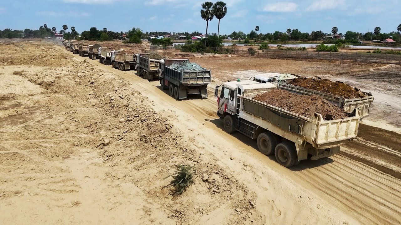 Power Team15ton Truck Unloading Dirt and Stone Wheel Loader DOOSAN ...