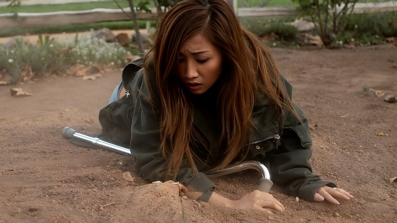 A Poor Girl Loses Her Memory and Finds A Dead Body In Her Backyard ...