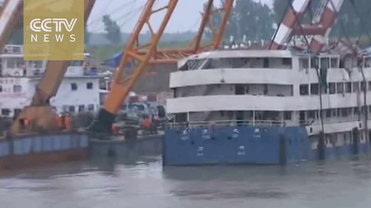 Eastern Star’s bow lifted above water - YouTube