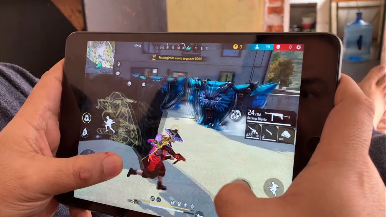 ASÍ ES JUGAR FREE FIRE MAX EN UN IPAD MINI 5 CON TODO AL MAXIMO - YouTube