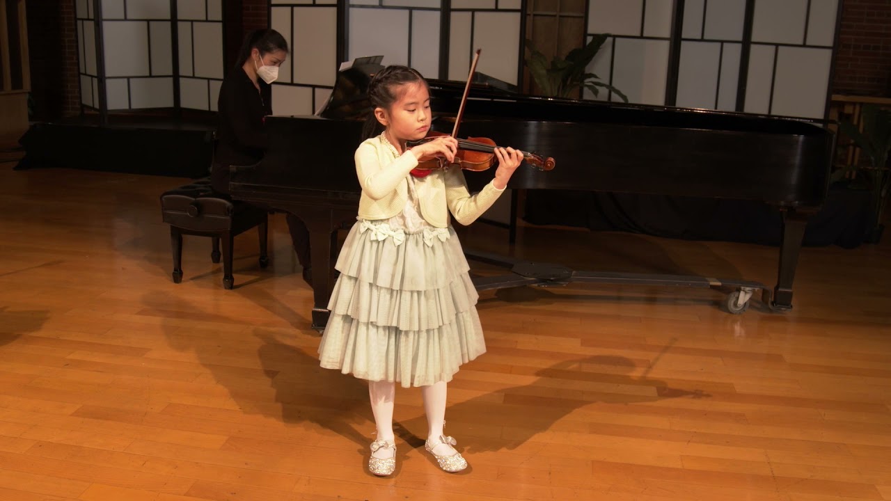 Lin Tokura (age 9) Roumanian Folk Dances All movements by Béla Bartók ...