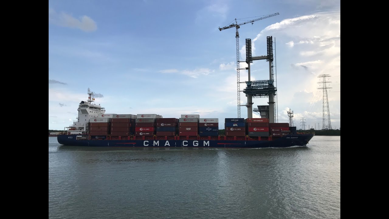 Big ships make waves in a beautiful afternoon With Real Engine and ...