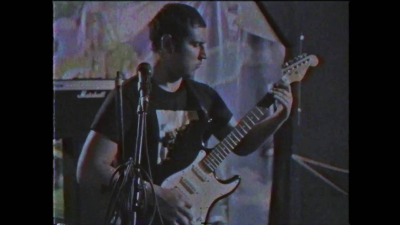 PUTRIDO SISTEMA // Ruido y Destroy - YouTube