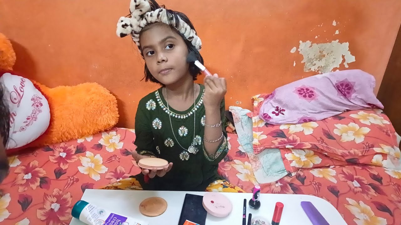 Dona r Easy Makeup/ডোনা নিজে নিজে কি সুন্দর মেকআপ করলো 5 Years Baby ...