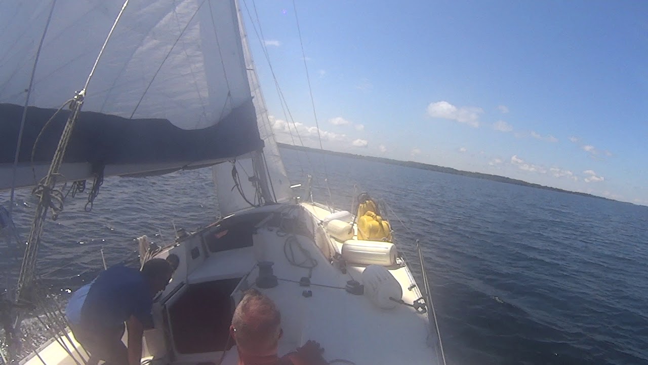 Jeanneau selection 37 - YouTube