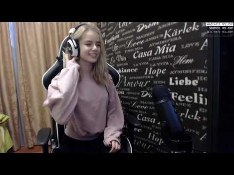Hermosa rubia baila en pleno stream de videojuego :v/