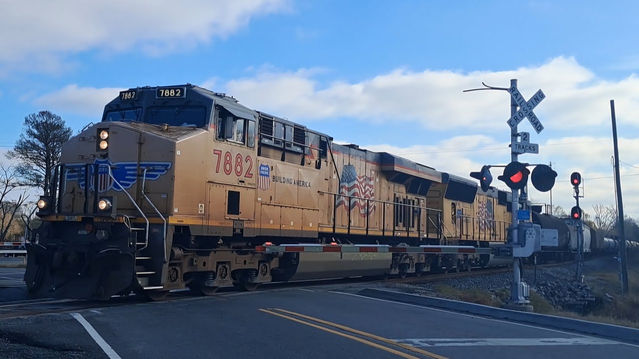 GEVO/SD70M/EMD! UP #7882 leads a slow WB UP M-LIHO11 into Blanks in ...