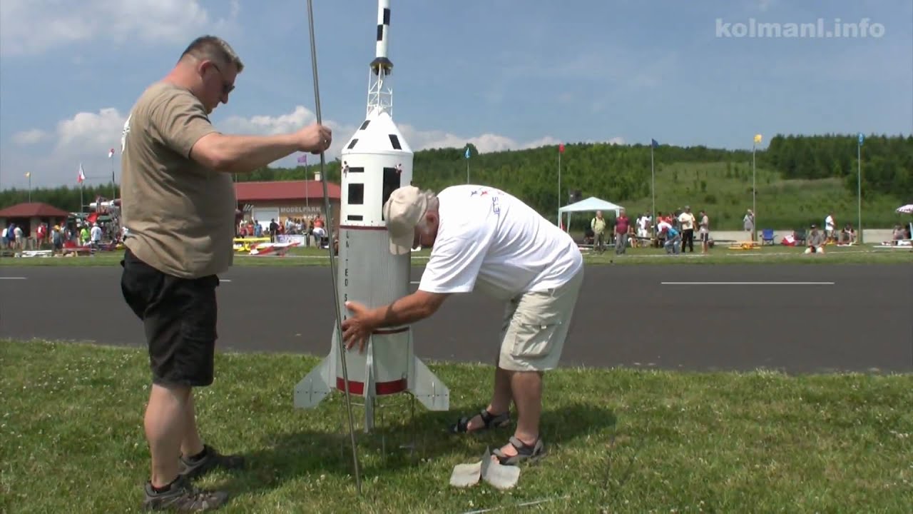 Scale rocket display launch - YouTube