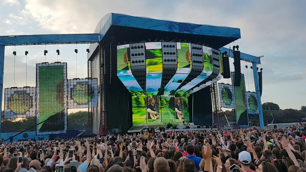 Ed Sheeran - Castle on the hill - Live - Phoenix Park, Dublin 18.05. ...