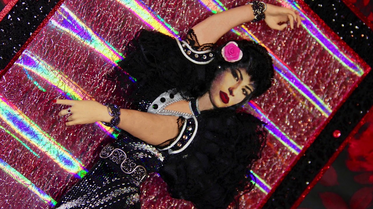 The Queen, Selena - YouTube