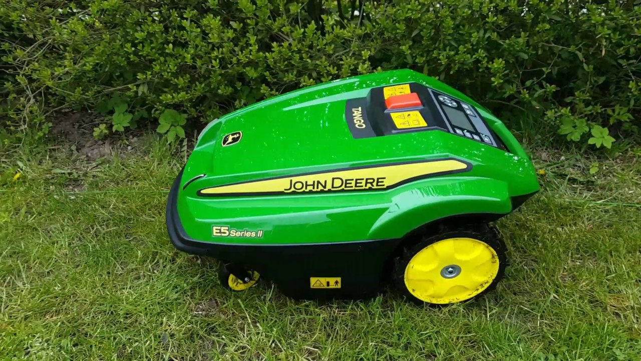 John Deere E5 series ll in action. - YouTube