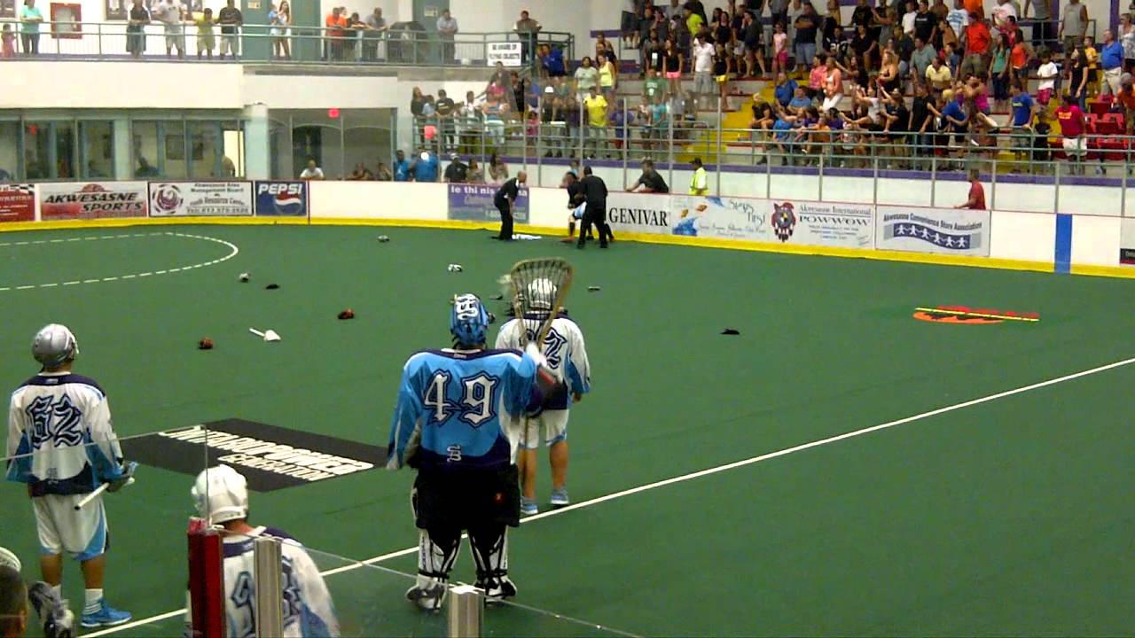 Brandon Francis vs Daylin Logan - YouTube