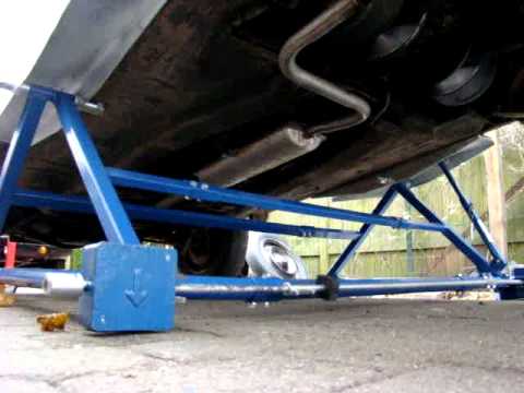 Volvo 66: optillen met een minibrug - YouTube