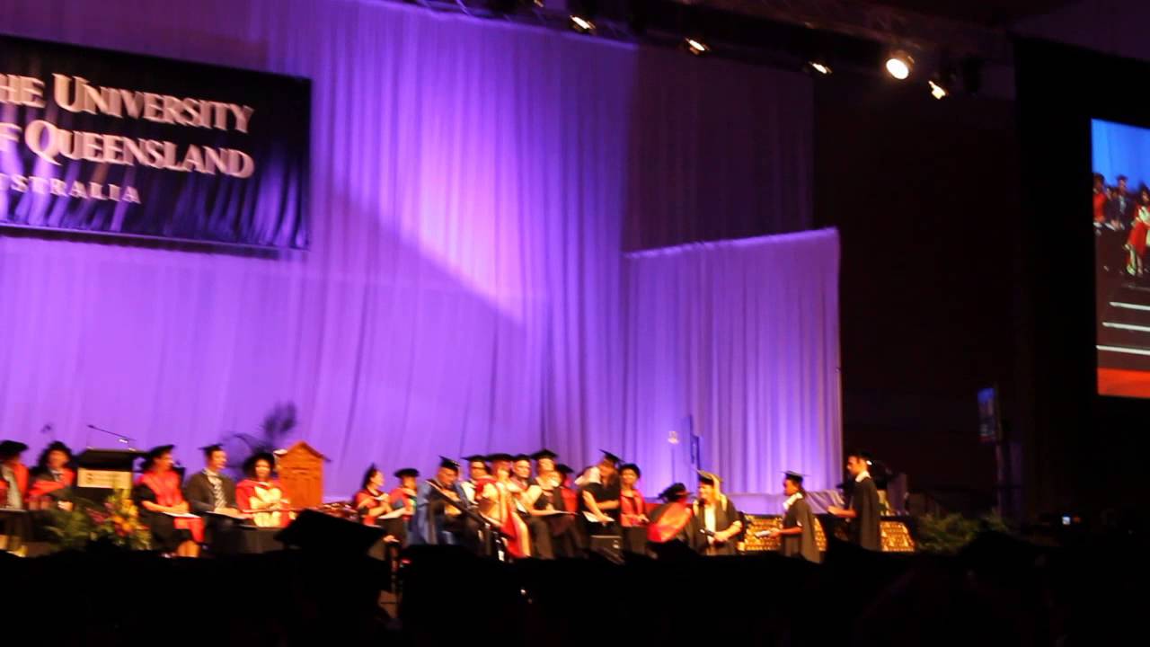 The memorable moment at the UQ graduation in Dec 2014 - YouTube