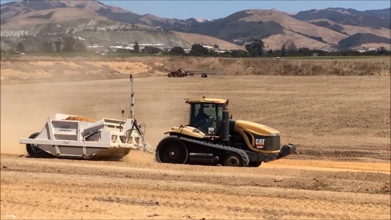 J330 Scraper: Tear Towed Scraper - YouTube