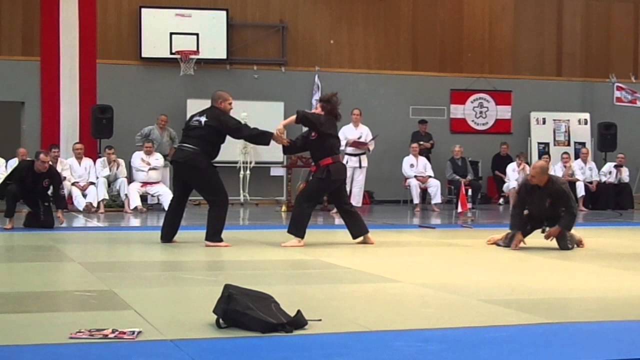 Women Self Defense DEMO - Sakura Mónica Couto - YouTube