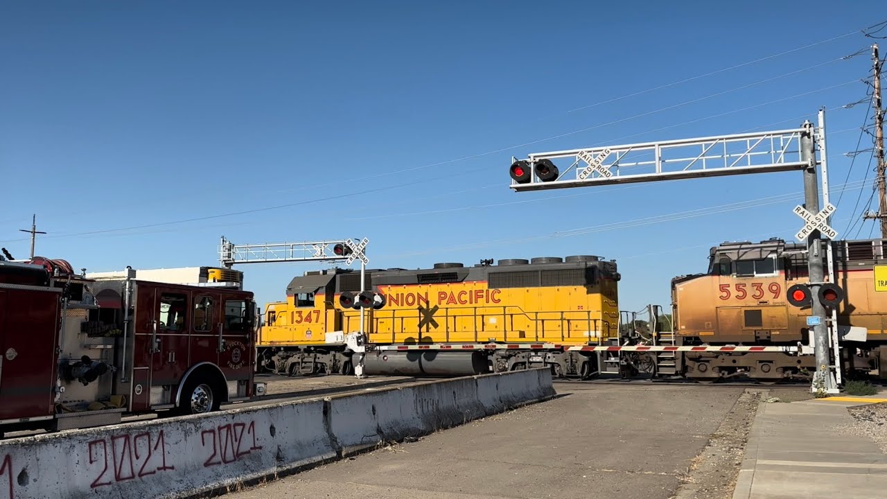 UP 7728 Manifest Freight Train With GP40-2 North - E. Morada Lane Railroad Crossing, Stockton CA ...