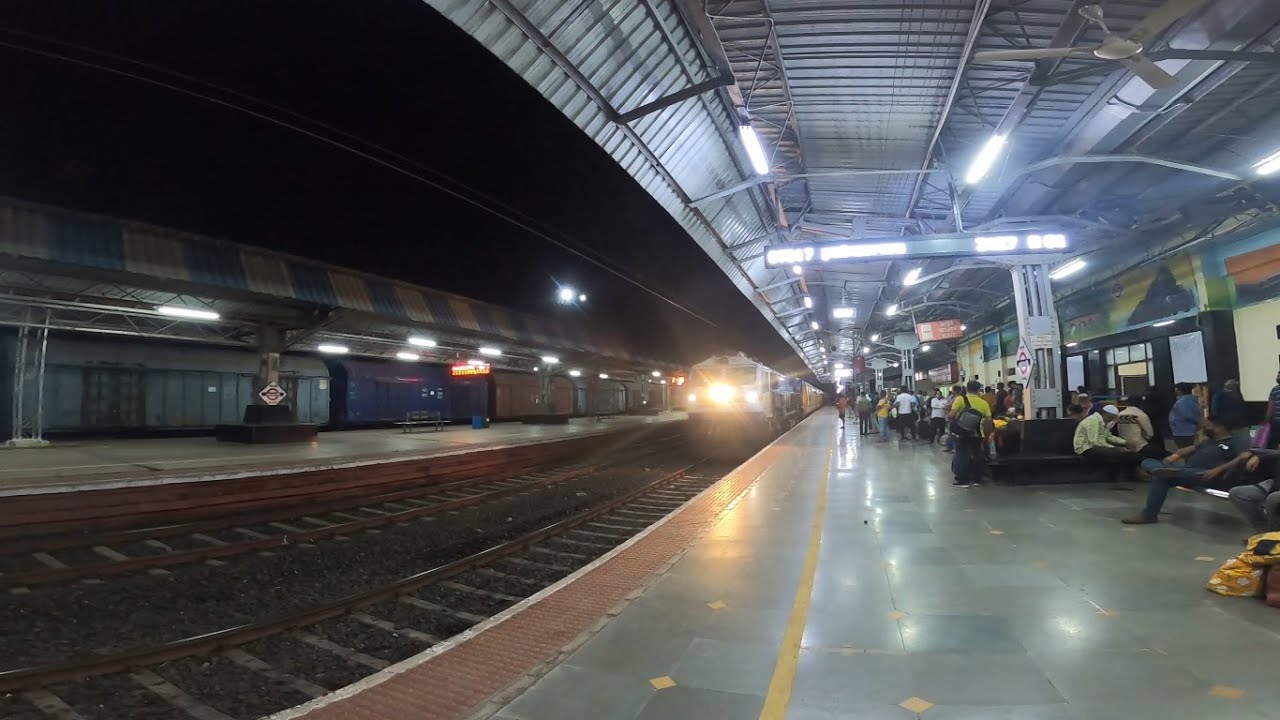 17317 Hubli Dadar Express arriving at Sangli Railway Station at night 9 ...
