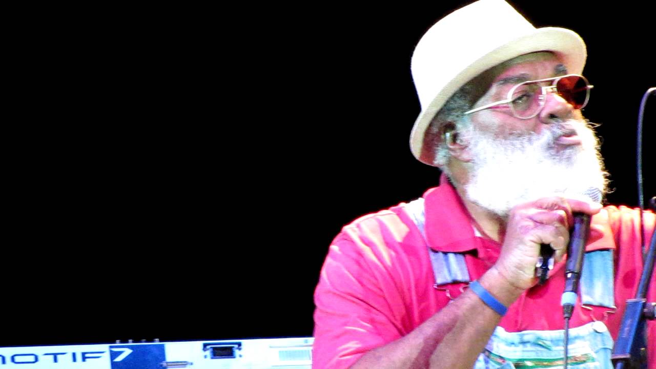 Playing For Change Amazing Grace Grampa Elliott Live Columbus OH - YouTube