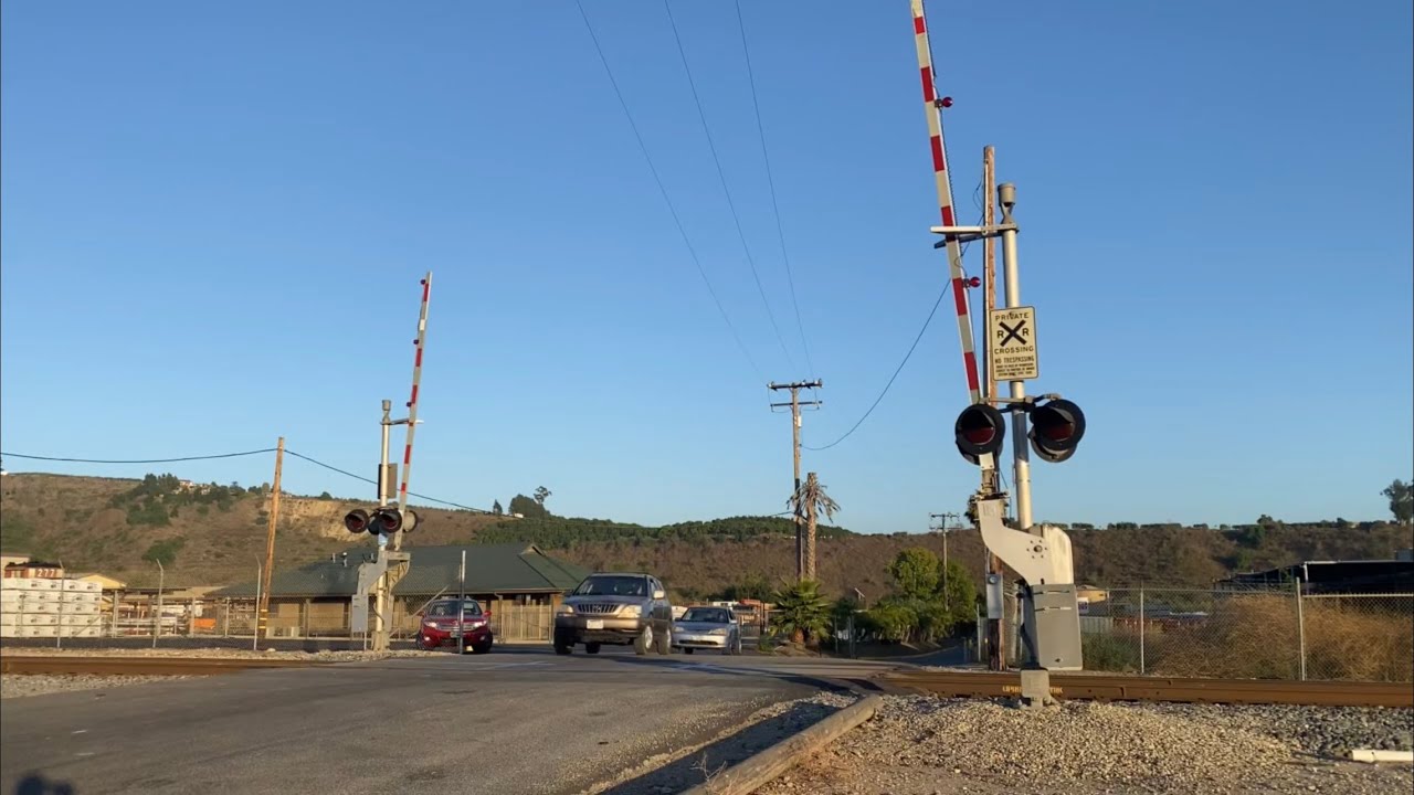 (WCH type 1 duo!) UP 8384 @ Hagle Lumber Company Railroad Crossing ...