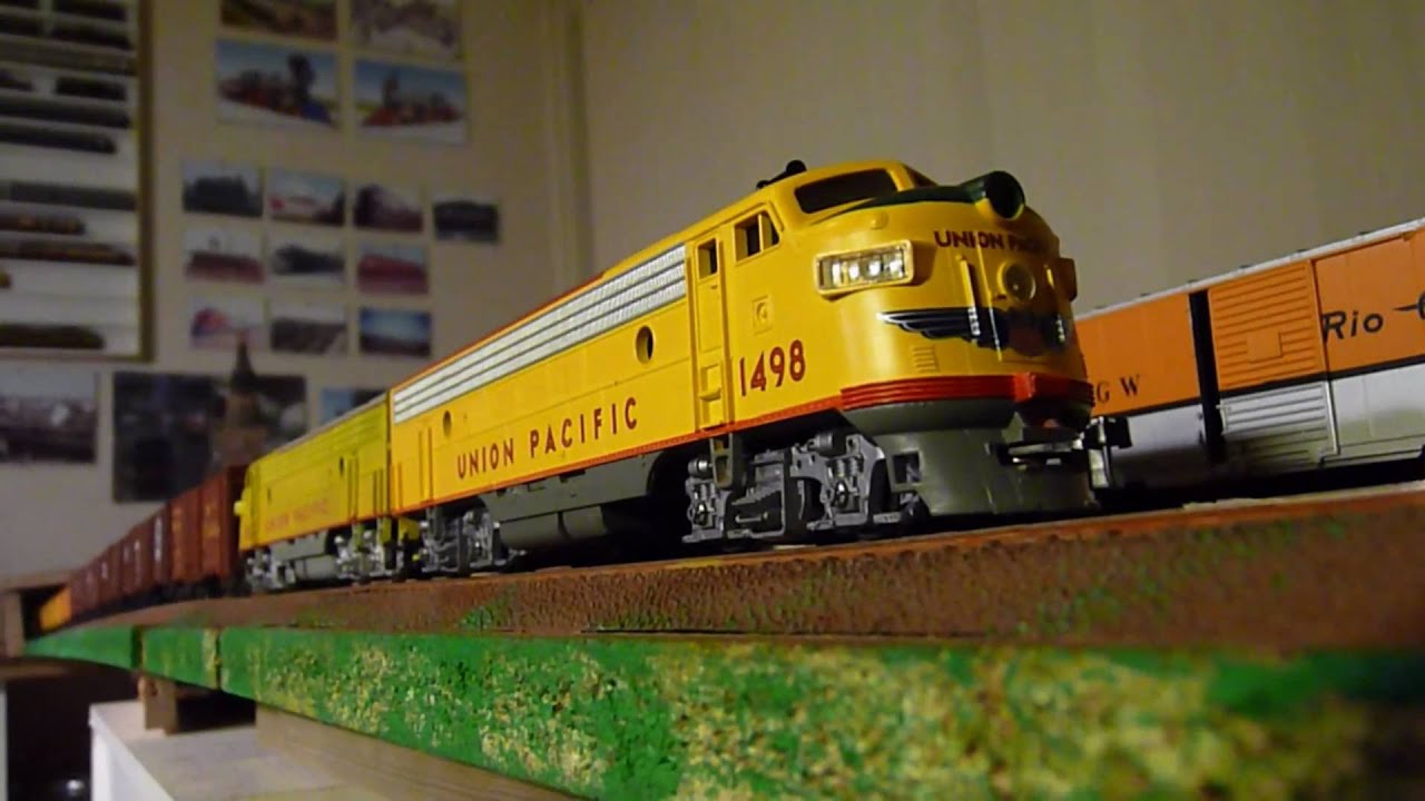 HO dcc Atlas or, and Roco Union Pacific EMD FP7. 1 round on layout ...