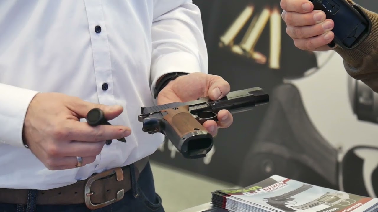 Presentation of Geiger GRP (Geiger Roller Lock Pistol) at IWA 2022 ...