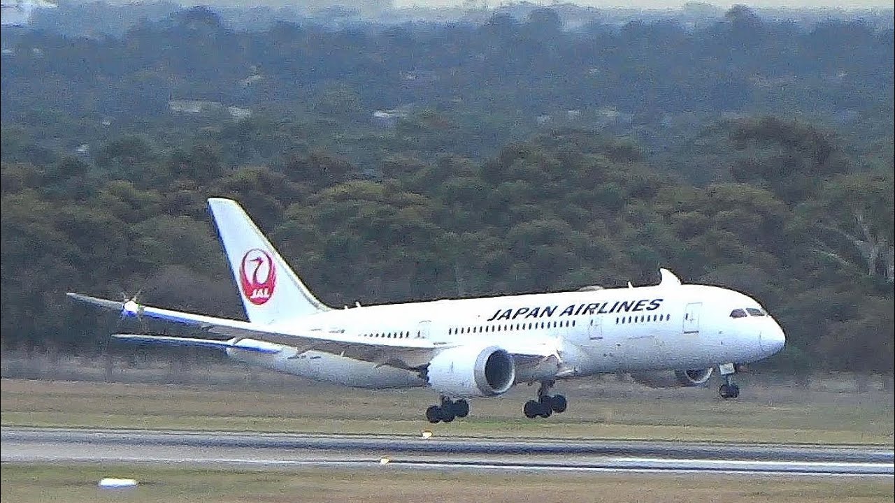 Japan Airlines JL 773 arrives at Melbourne Airport on Thursday 2 ...