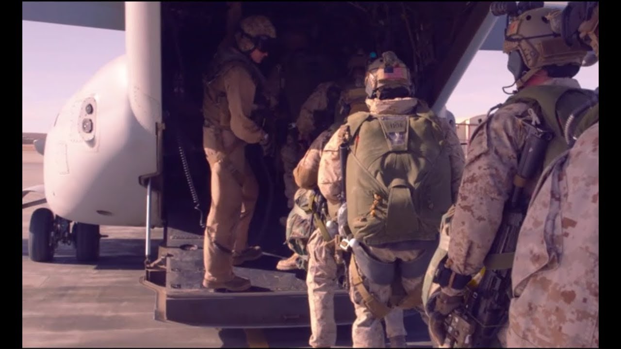 3rd Recon Battalion Freefall jump off of a V-22 Osprey - YouTube
