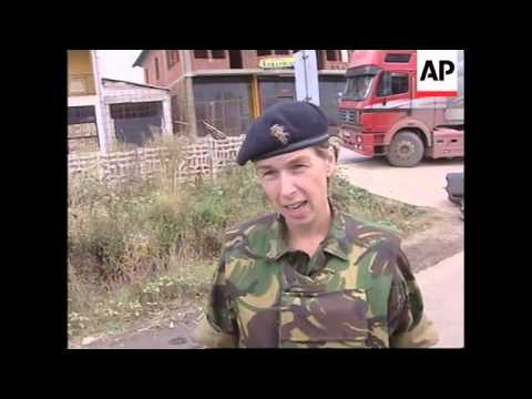 KOSOVO: GRACANICA: ANGRY SERBS BLOCK MAIN ROAD - YouTube