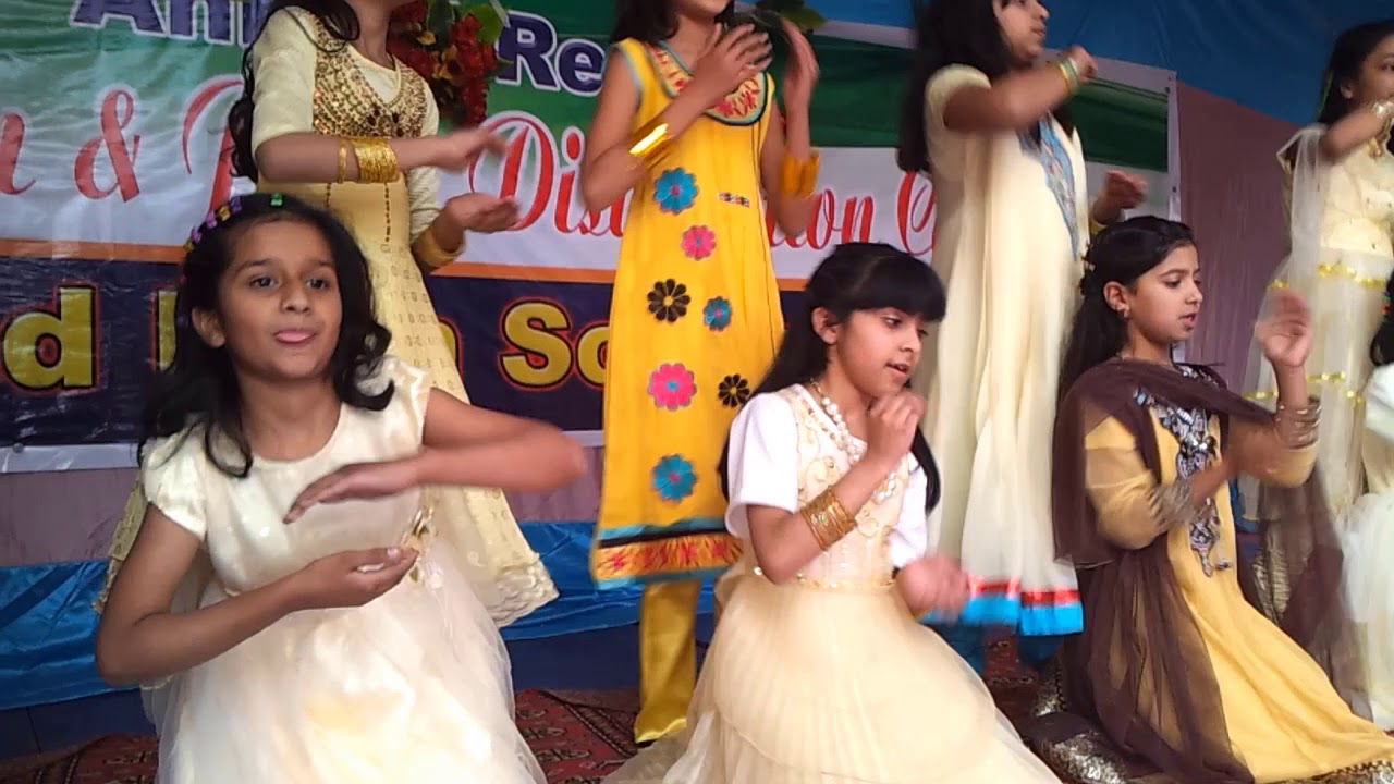 Choti Si Asha Dance By School Kids - YouTube