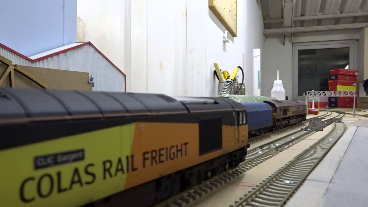 Model railway, Badgers Cross 2 freight workings. 66145 and 66176. - YouTube