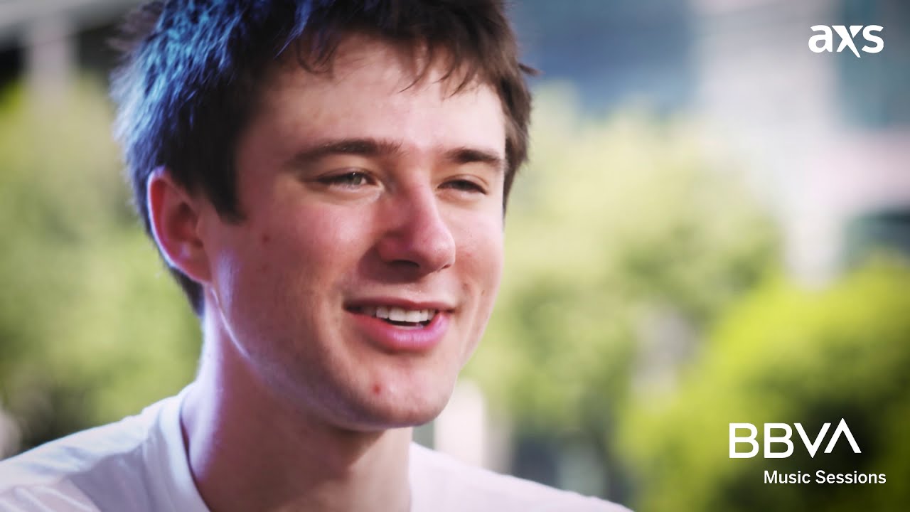 Alec Benjamin: Exclusive Interview - BBVA Music Sessions, Powered by AXS - YouTube