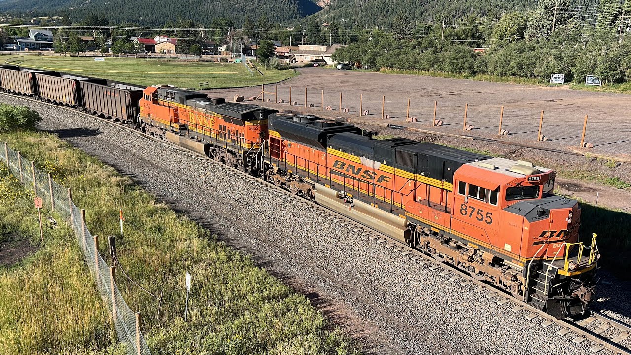 BNSF 8755 Leads the E-MLTWTM0-24A On the Palmer Lake Bend! - YouTube