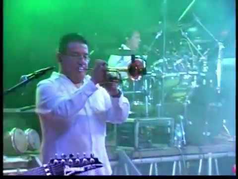 Junior Klan "Ya Cayo" en vivo - YouTube